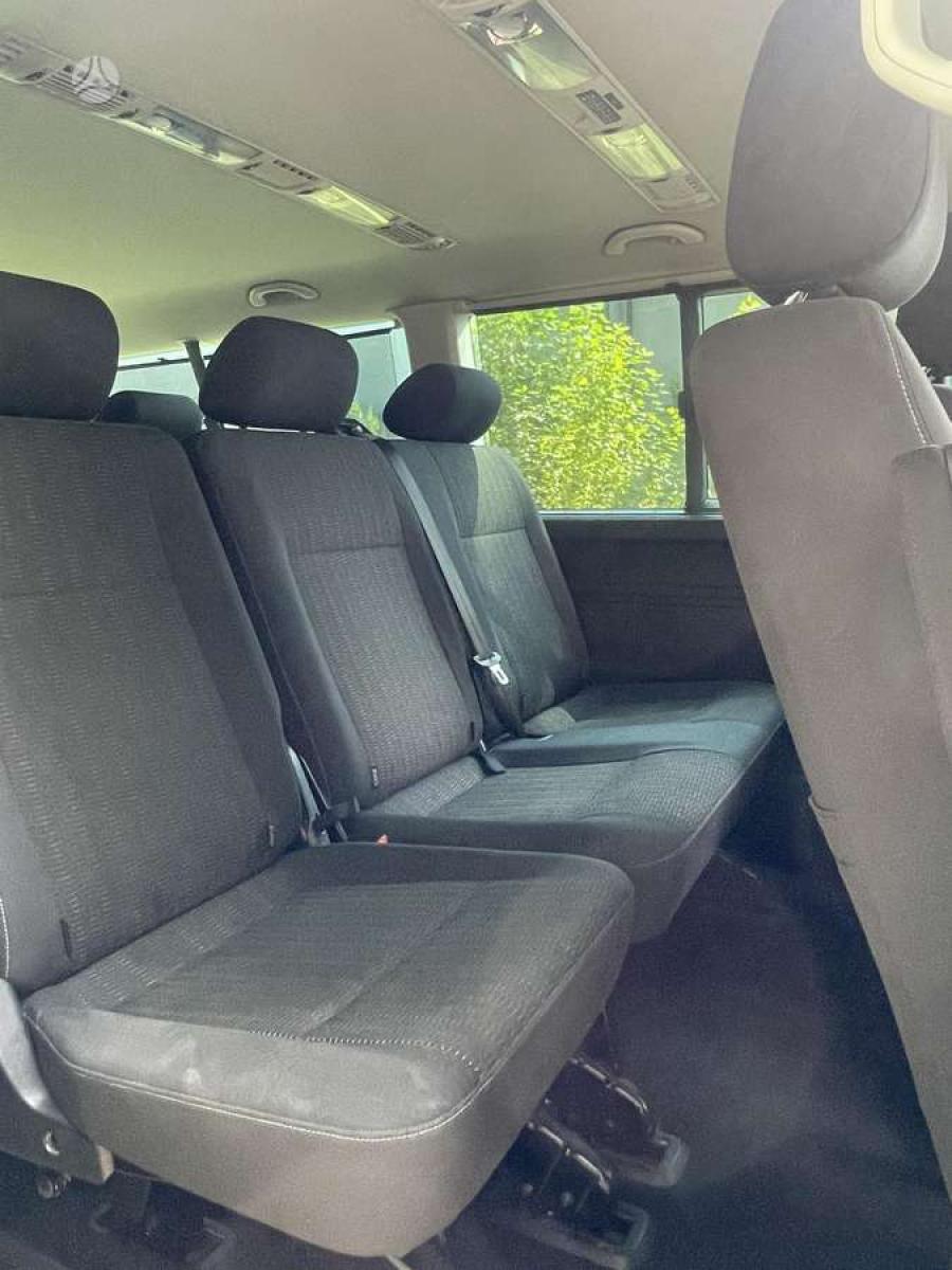 Black Volkswagen Caravelle 2018 in Kaunas, with an engine capacity of 2.00 L and mileage of 326 thousand km for 14950 €, photo 16 on AUTOMOTO.COM.LV