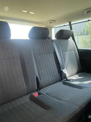 Black Volkswagen Caravelle 2018 in Kaunas, with an engine capacity of 2.00 L and mileage of 326 thousand km for 14950 €, photo 17 on AUTOMOTO.COM.LV