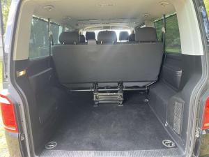 Black Volkswagen Caravelle 2018 in Kaunas, with an engine capacity of 2.00 L and mileage of 326 thousand km for 14950 €, photo 20 on AUTOMOTO.COM.LV
