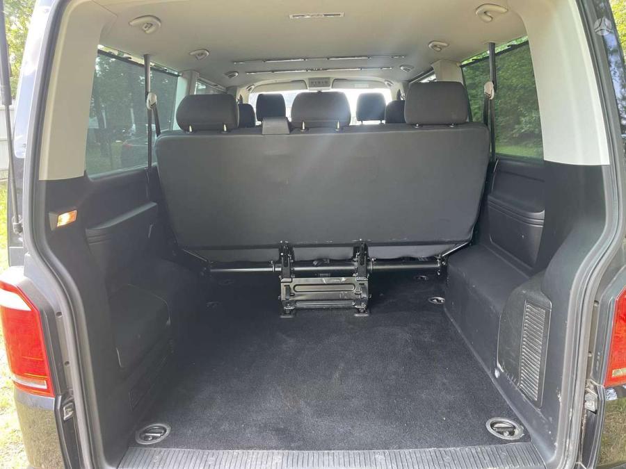 Black Volkswagen Caravelle 2018 in Kaunas, with an engine capacity of 2.00 L and mileage of 326 thousand km for 14950 €, photo 20 on AUTOMOTO.COM.LV