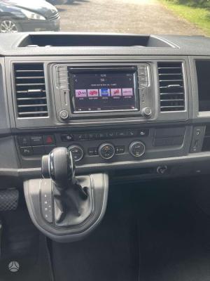 Black Volkswagen Caravelle 2018 in Kaunas, with an engine capacity of 2.00 L and mileage of 326 thousand km for 14950 €, photo 22 on AUTOMOTO.COM.LV