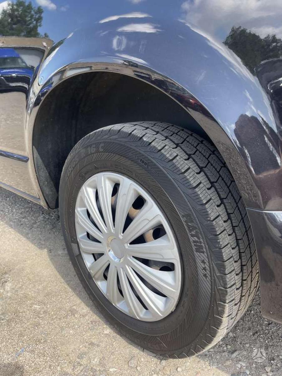 Black Volkswagen Caravelle 2018 in Kaunas, with an engine capacity of 2.00 L and mileage of 326 thousand km for 14950 €, photo 24 on AUTOMOTO.COM.LV