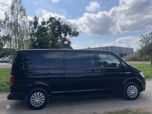 Black Volkswagen Caravelle 2018 in Kaunas, with an engine capacity of 1.97 L and mileage of 326 thousand km for 14900 €, photo 3 on AUTOMOTO.COM.LV