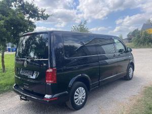 Black Volkswagen Caravelle 2018 in Kaunas, with an engine capacity of 1.97 L and mileage of 326 thousand km for 14900 €, photo 4 on AUTOMOTO.COM.LV
