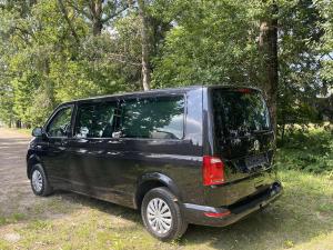 Black Volkswagen Caravelle 2018 in Kaunas, with an engine capacity of 1.97 L and mileage of 326 thousand km for 14900 €, photo 8 on AUTOMOTO.COM.LV