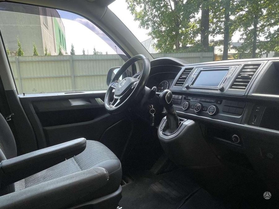 Black Volkswagen Caravelle 2018 in Kaunas, with an engine capacity of 1.97 L and mileage of 326 thousand km for 14900 €, photo 12 on AUTOMOTO.COM.LV
