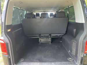Black Volkswagen Caravelle 2018 in Kaunas, with an engine capacity of 1.97 L and mileage of 326 thousand km for 14900 €, photo 20 on AUTOMOTO.COM.LV