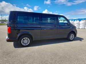 Black Volkswagen Caravelle 2018 in Kaunas, with an engine capacity of 2.00 L and mileage of 328 thousand km for 18800 €, photo 10 on AUTOMOTO.COM.LV