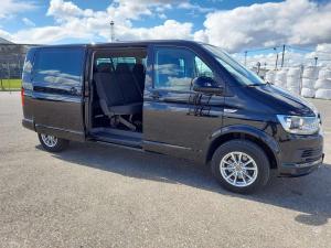 Black Volkswagen Caravelle 2018 in Kaunas, with an engine capacity of 2.00 L and mileage of 328 thousand km for 18800 €, photo 12 on AUTOMOTO.COM.LV