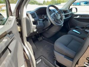 Black Volkswagen Caravelle 2018 in Kaunas, with an engine capacity of 2.00 L and mileage of 328 thousand km for 18800 €, photo 13 on AUTOMOTO.COM.LV