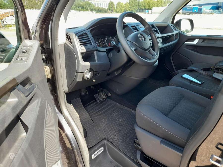 Black Volkswagen Caravelle 2018 in Kaunas, with an engine capacity of 2.00 L and mileage of 328 thousand km for 18800 €, photo 13 on AUTOMOTO.COM.LV