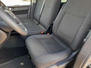 Black Volkswagen Caravelle 2018 in Kaunas, with an engine capacity of 2.00 L and mileage of 328 thousand km for 18800 €, photo 14 on AUTOMOTO.COM.LV