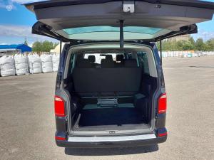 Black Volkswagen Caravelle 2018 in Kaunas, with an engine capacity of 2.00 L and mileage of 328 thousand km for 18800 €, photo 16 on AUTOMOTO.COM.LV