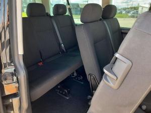 Black Volkswagen Caravelle 2018 in Kaunas, with an engine capacity of 2.00 L and mileage of 328 thousand km for 18800 €, photo 19 on AUTOMOTO.COM.LV