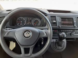 Black Volkswagen Caravelle 2018 in Kaunas, with an engine capacity of 2.00 L and mileage of 328 thousand km for 18800 €, photo 22 on AUTOMOTO.COM.LV