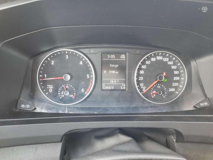 Black Volkswagen Caravelle 2018 in Kaunas, with an engine capacity of 2.00 L and mileage of 328 thousand km for 18800 €, photo 23 on AUTOMOTO.COM.LV