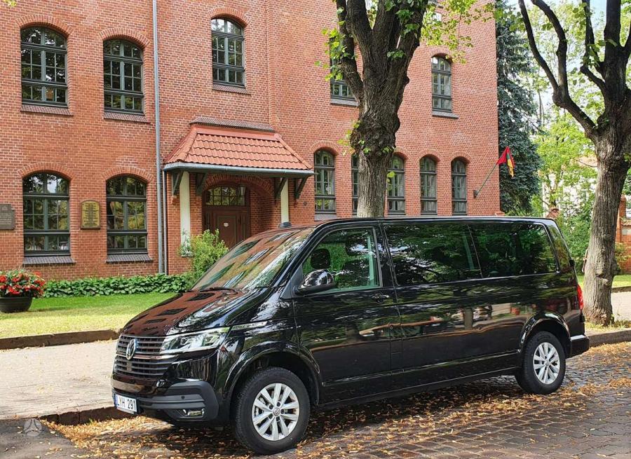 Black Volkswagen Caravelle 2020 in Palanga, with an engine capacity of 1.97 L and mileage of 125 thousand km for 29900 €, photo 3 on AUTOMOTO.COM.LV