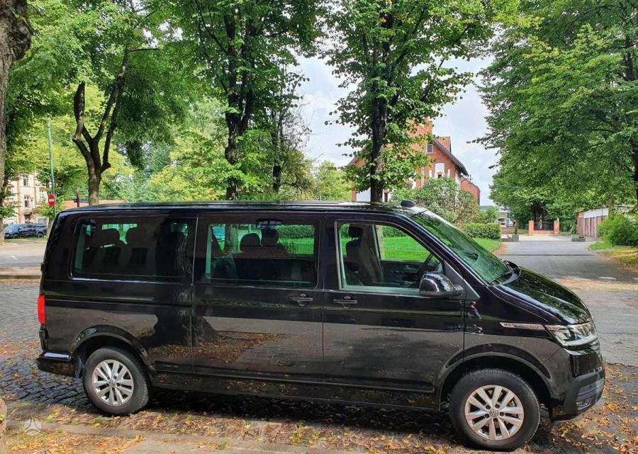 Black Volkswagen Caravelle 2020 in Palanga, with an engine capacity of 1.97 L and mileage of 125 thousand km for 29900 €, photo 4 on AUTOMOTO.COM.LV