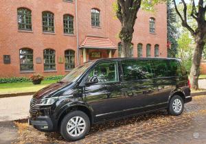 Black Volkswagen Caravelle 2020 in Palanga, with an engine capacity of 1.97 L and mileage of 125 thousand km for 29900 €, photo 6 on AUTOMOTO.COM.LV