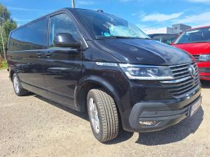 Black Volkswagen Caravelle 2021 in Vilnius, with an engine capacity of 2.00 L and mileage of 270 thousand km for 26000 €, photo 1 on AUTOMOTO.COM.LV