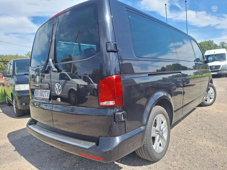 Black Volkswagen Caravelle 2021 in Vilnius, with an engine capacity of 2.00 L and mileage of 270 thousand km for 26000 €, photo 4 on AUTOMOTO.COM.LV