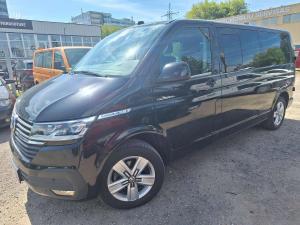 Black Volkswagen Caravelle 2021 in Vilnius, with an engine capacity of 2.00 L and mileage of 270 thousand km for 26000 €, photo 5 on AUTOMOTO.COM.LV