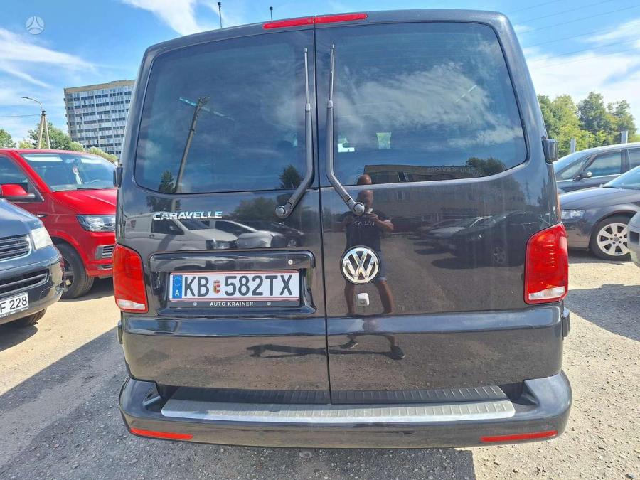 Black Volkswagen Caravelle 2021 in Vilnius, with an engine capacity of 2.00 L and mileage of 270 thousand km for 26000 €, photo 6 on AUTOMOTO.COM.LV