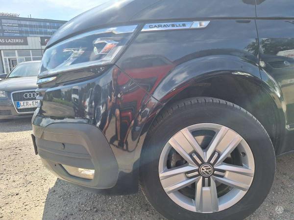 Melns Volkswagen Caravelle 2021 Viļņa, ar dzinēja tilpumu 2.00 L un nobraukumu 270 tūkst. km par 26000 €, foto 8 vietnē AUTOMOTO.COM.LV
