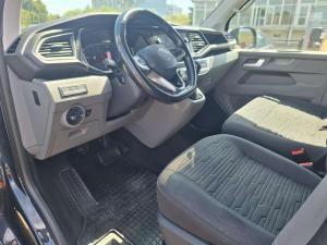 Black Volkswagen Caravelle 2021 in Vilnius, with an engine capacity of 2.00 L and mileage of 270 thousand km for 26000 €, photo 9 on AUTOMOTO.COM.LV