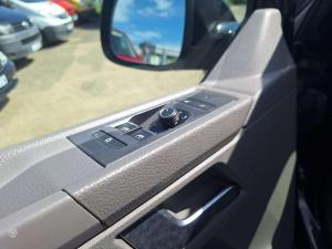 Black Volkswagen Caravelle 2021 in Vilnius, with an engine capacity of 2.00 L and mileage of 270 thousand km for 26000 €, photo 13 on AUTOMOTO.COM.LV