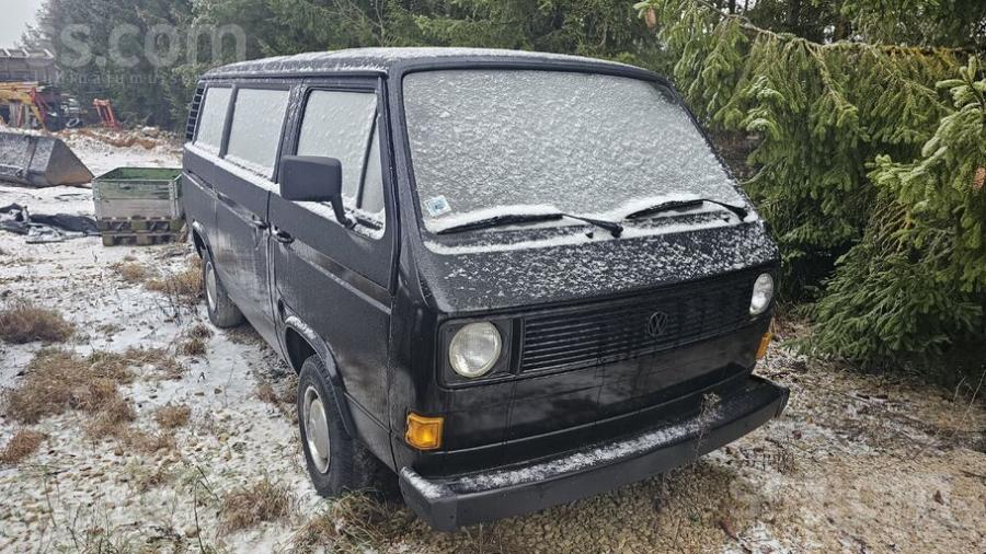 Black Volkswagen Caravelle 1987 in Riga, with an engine capacity of 2.00 L and mileage of 123 thousand km for 3000 €, photo 1 on AUTOMOTO.COM.LV