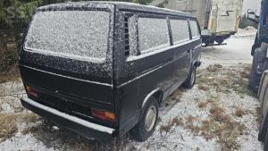 Black Volkswagen Caravelle 1987 in Riga, with an engine capacity of 2.00 L and mileage of 123 thousand km for 3000 €, photo 2 on AUTOMOTO.COM.LV