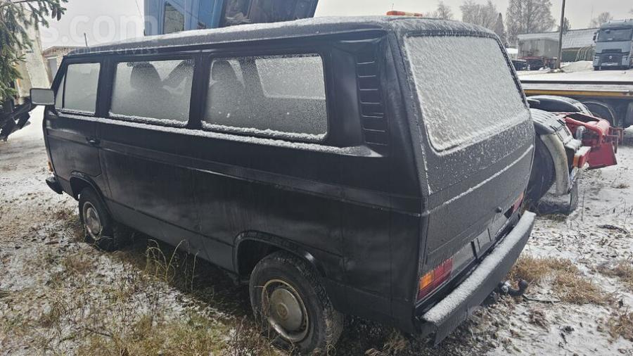 Black Volkswagen Caravelle 1987 in Riga, with an engine capacity of 2.00 L and mileage of 123 thousand km for 3000 €, photo 3 on AUTOMOTO.COM.LV