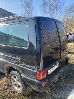 Black Volkswagen Caravelle 1993 in Jekabpils, with an engine capacity of 2.40 L and mileage of 345 thousand km for 600 €, photo 3 on AUTOMOTO.COM.LV