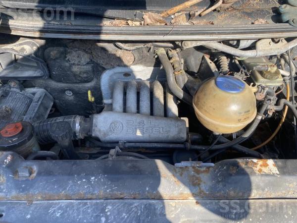 Melns Volkswagen Caravelle 1993 Jēkabpils, ar dzinēja tilpumu 2.40 L un nobraukumu 345 tūkst. km par 600 €, foto 3 vietnē AUTOMOTO.COM.LV