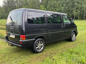 Black Volkswagen Caravelle 1999 in Jelgava, with an engine capacity of 2.50 L and mileage of 452 thousand km for 5600 €, photo 3 on AUTOMOTO.COM.LV