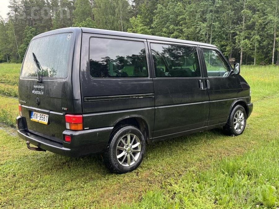 Black Volkswagen Caravelle 1999 in Jelgava, with an engine capacity of 2.50 L and mileage of 452 thousand km for 5600 €, photo 3 on AUTOMOTO.COM.LV