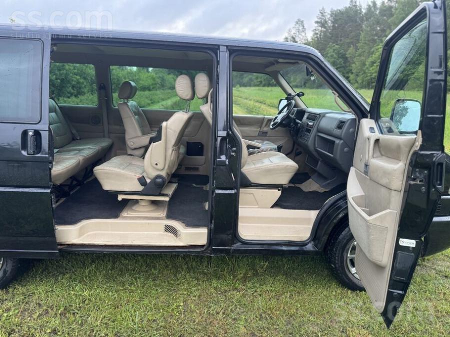 Black Volkswagen Caravelle 1999 in Jelgava, with an engine capacity of 2.50 L and mileage of 452 thousand km for 5600 €, photo 5 on AUTOMOTO.COM.LV