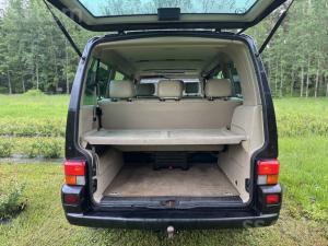 Black Volkswagen Caravelle 1999 in Jelgava, with an engine capacity of 2.50 L and mileage of 452 thousand km for 5600 €, photo 6 on AUTOMOTO.COM.LV