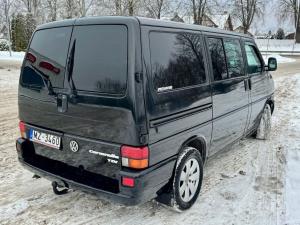Black Volkswagen Caravelle 2004 in Riga, with an engine capacity of 2.50 L and mileage of 520 thousand km for 3400 €, photo 4 on AUTOMOTO.COM.LV