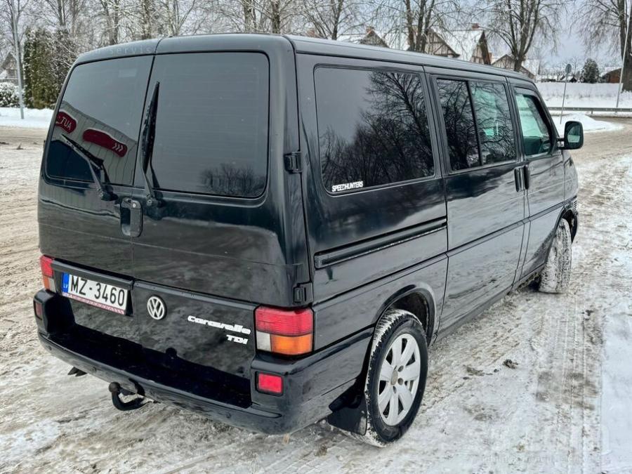 Black Volkswagen Caravelle 2004 in Riga, with an engine capacity of 2.50 L and mileage of 520 thousand km for 3400 €, photo 4 on AUTOMOTO.COM.LV