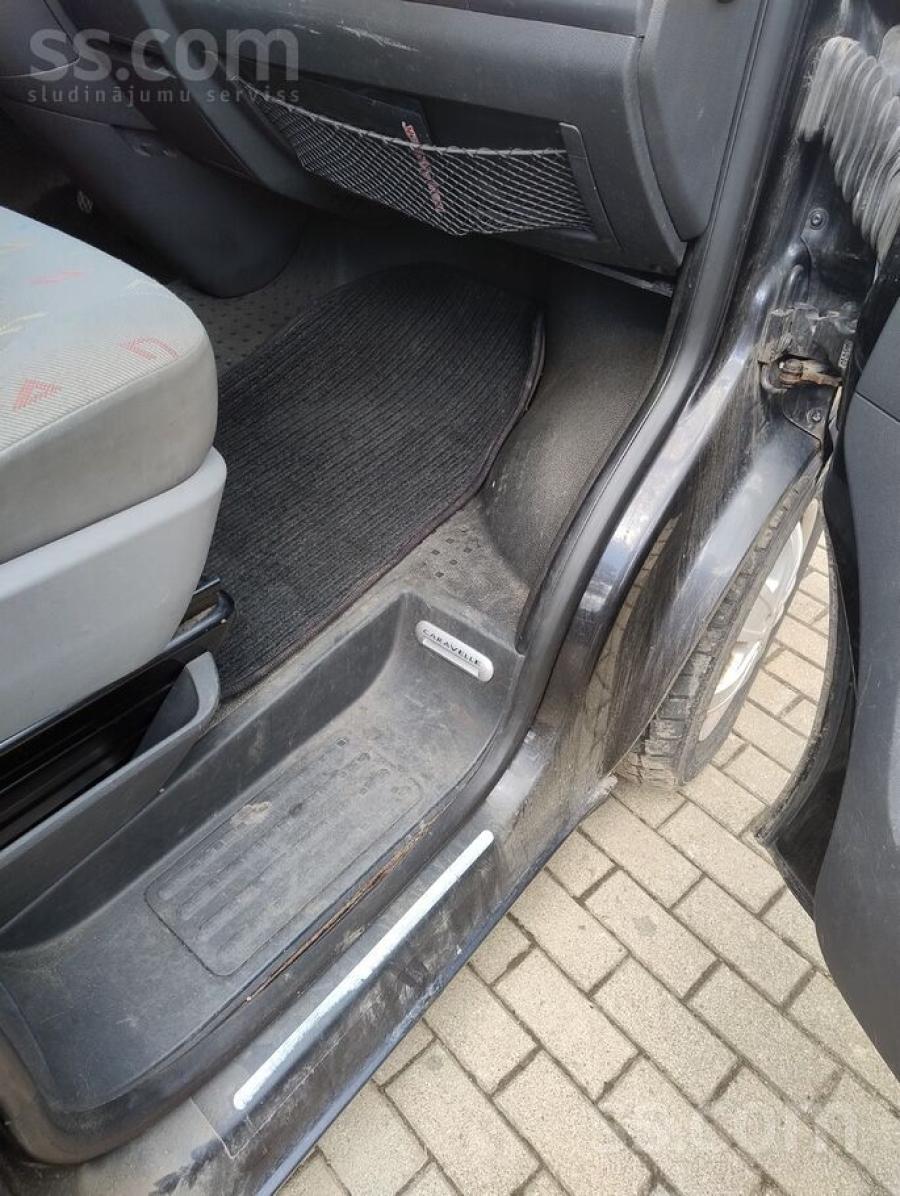Black Volkswagen Caravelle 2005 in Kraslava, with an engine capacity of 1.90 L and mileage of 383 thousand km for 4200 €, photo 6 on AUTOMOTO.COM.LV