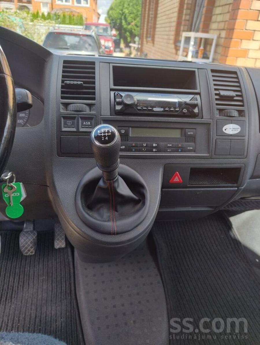 Black Volkswagen Caravelle 2005 in Kraslava, with an engine capacity of 1.90 L and mileage of 383 thousand km for 4200 €, photo 7 on AUTOMOTO.COM.LV