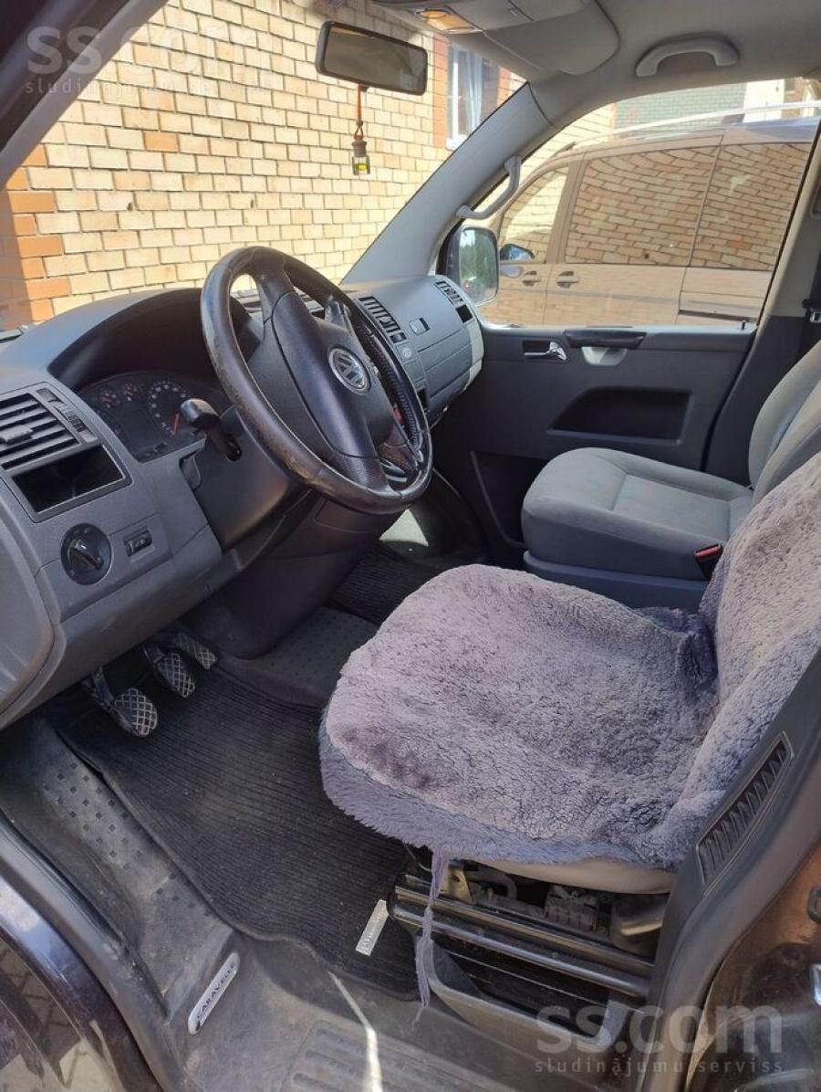 Black Volkswagen Caravelle 2005 in Kraslava, with an engine capacity of 1.90 L and mileage of 383 thousand km for 4200 €, photo 8 on AUTOMOTO.COM.LV