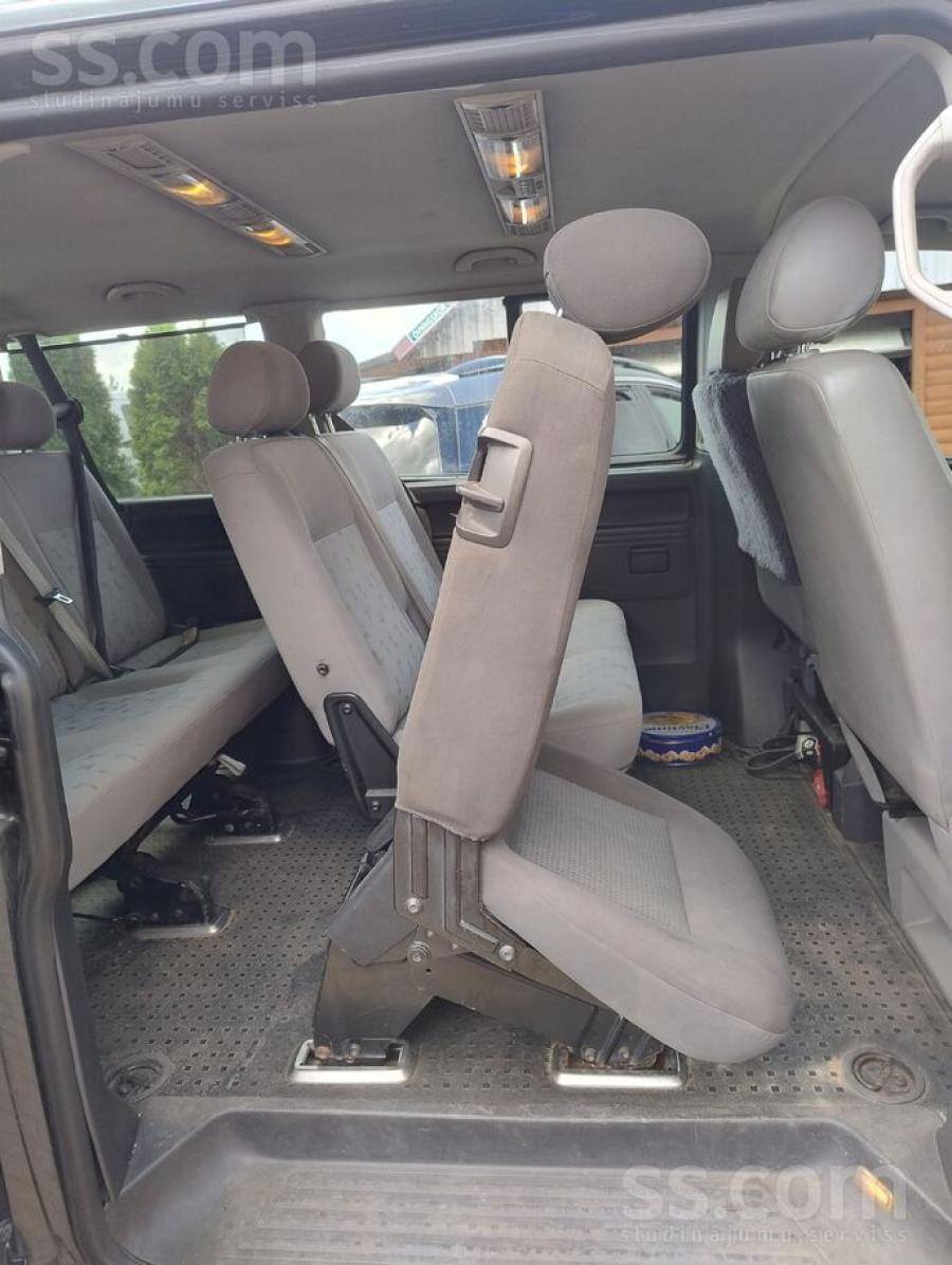 Black Volkswagen Caravelle 2005 in Kraslava, with an engine capacity of 1.90 L and mileage of 383 thousand km for 4200 €, photo 9 on AUTOMOTO.COM.LV