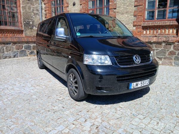 Black Volkswagen Caravelle 2006 in Ventspils, with an engine capacity of 1.90 L and mileage of 301 thousand km for 5650 €, photo 2 on AUTOMOTO.COM.LV