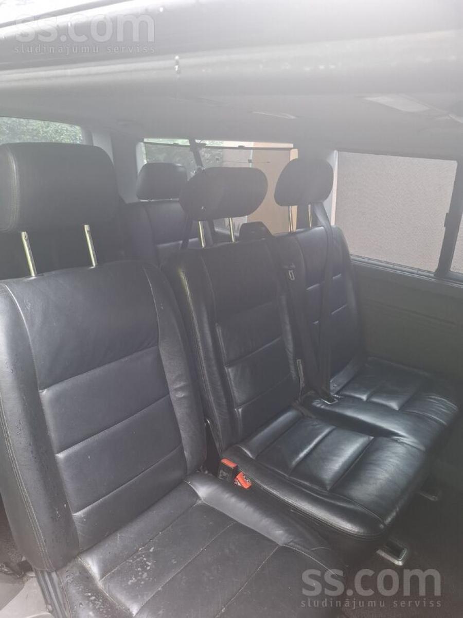 Melns Volkswagen Caravelle 2006 Rīga, ar dzinēja tilpumu 2.50 L un nobraukumu 450 tūkst. km par 4000 €, foto 7 vietnē AUTOMOTO.COM.LV