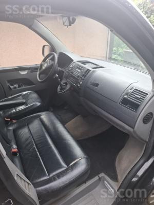 Melns Volkswagen Caravelle 2006 Rīga, ar dzinēja tilpumu 2.50 L un nobraukumu 450 tūkst. km par 4000 €, foto 8 vietnē AUTOMOTO.COM.LV
