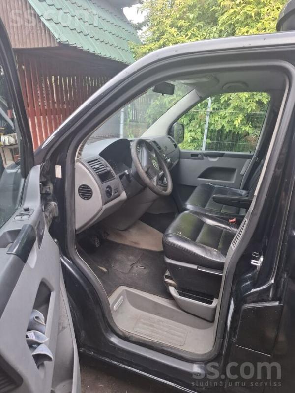 Melns Volkswagen Caravelle 2006 Rīga, ar dzinēja tilpumu 2.50 L un nobraukumu 450 tūkst. km par 4000 €, foto 9 vietnē AUTOMOTO.COM.LV