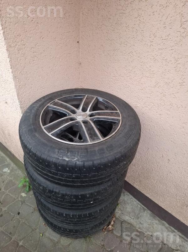 Melns Volkswagen Caravelle 2006 Rīga, ar dzinēja tilpumu 2.50 L un nobraukumu 450 tūkst. km par 4000 €, foto 10 vietnē AUTOMOTO.COM.LV